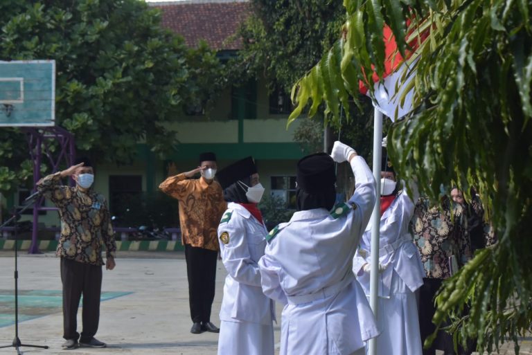 Upacara Pengibaran Bendera Merah Putih Dan Detik2 Proklamasi virtual ...